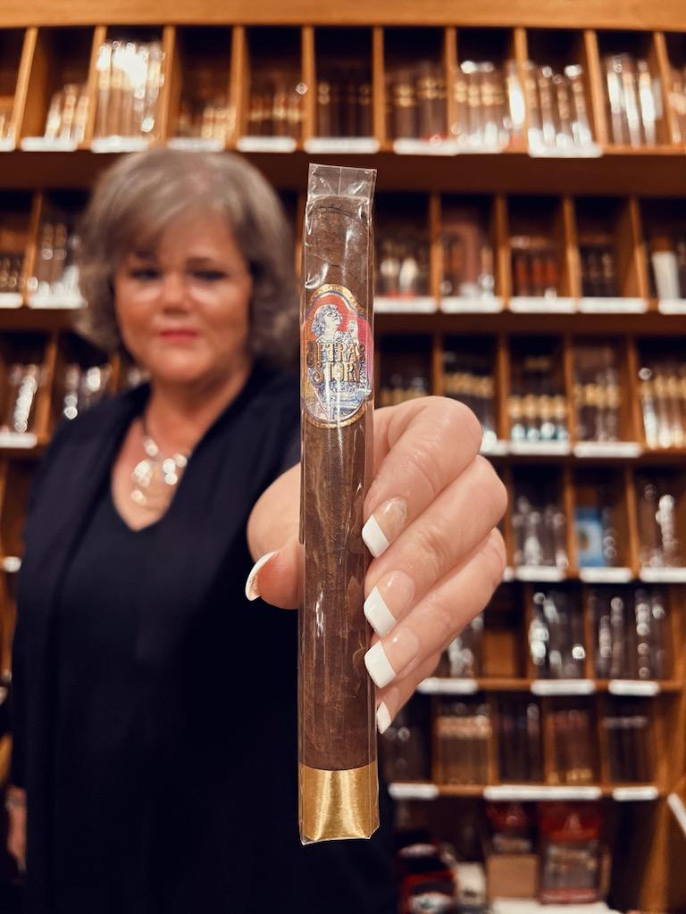 MADURO CIGAR - Detra’s story